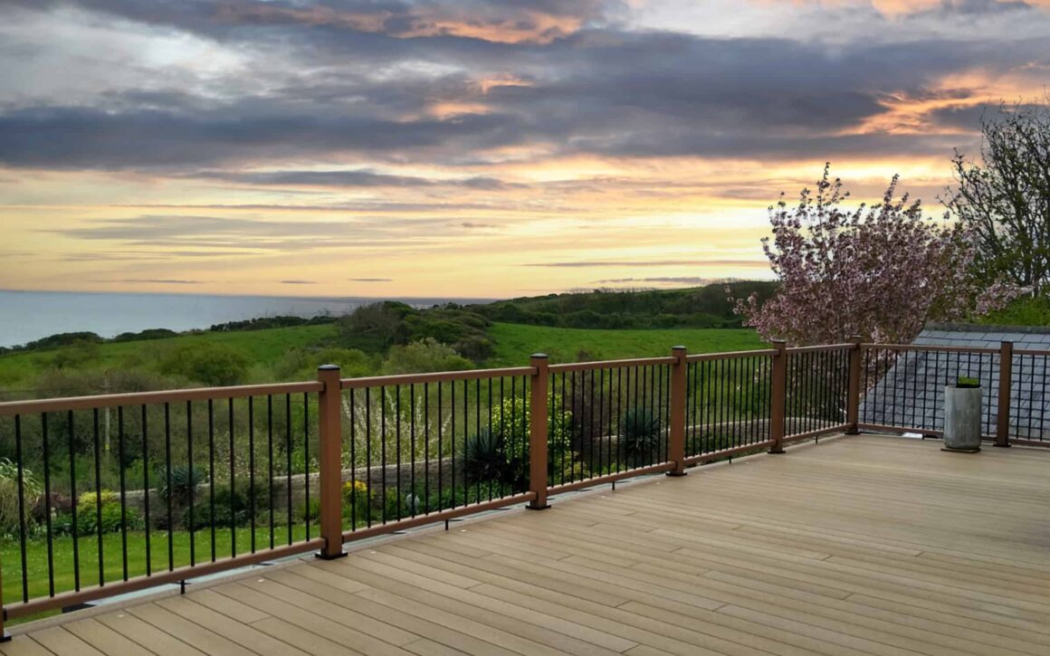 Comparing Composite Balustrades vs. Traditional Wood and Metal Options ...